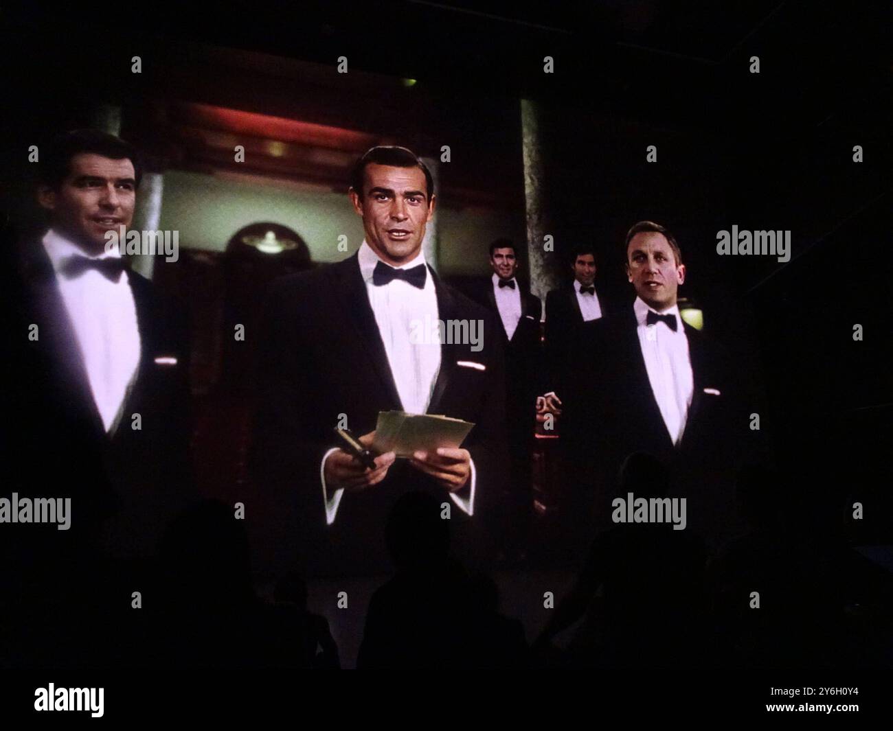 Rachel Maclean, KI. Video, James Bond, Pierce Brosnan, Sean Connery ...