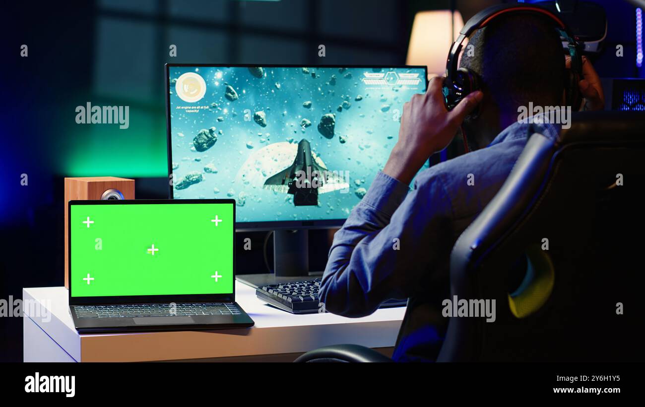 Man playing high fps hi-res stock photography and images - Alamy