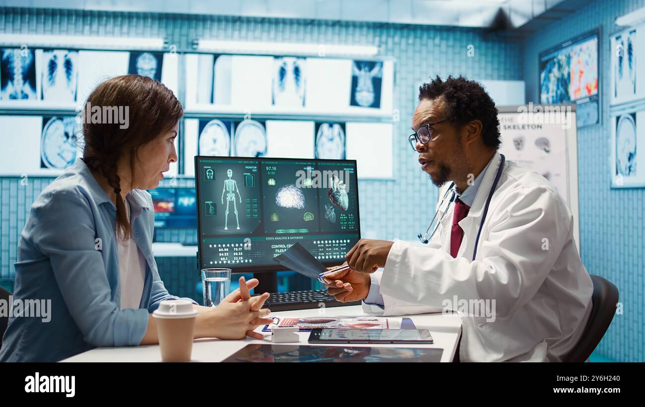 Medical expert specialist explaining the x ray imaging for a diagnosis ...