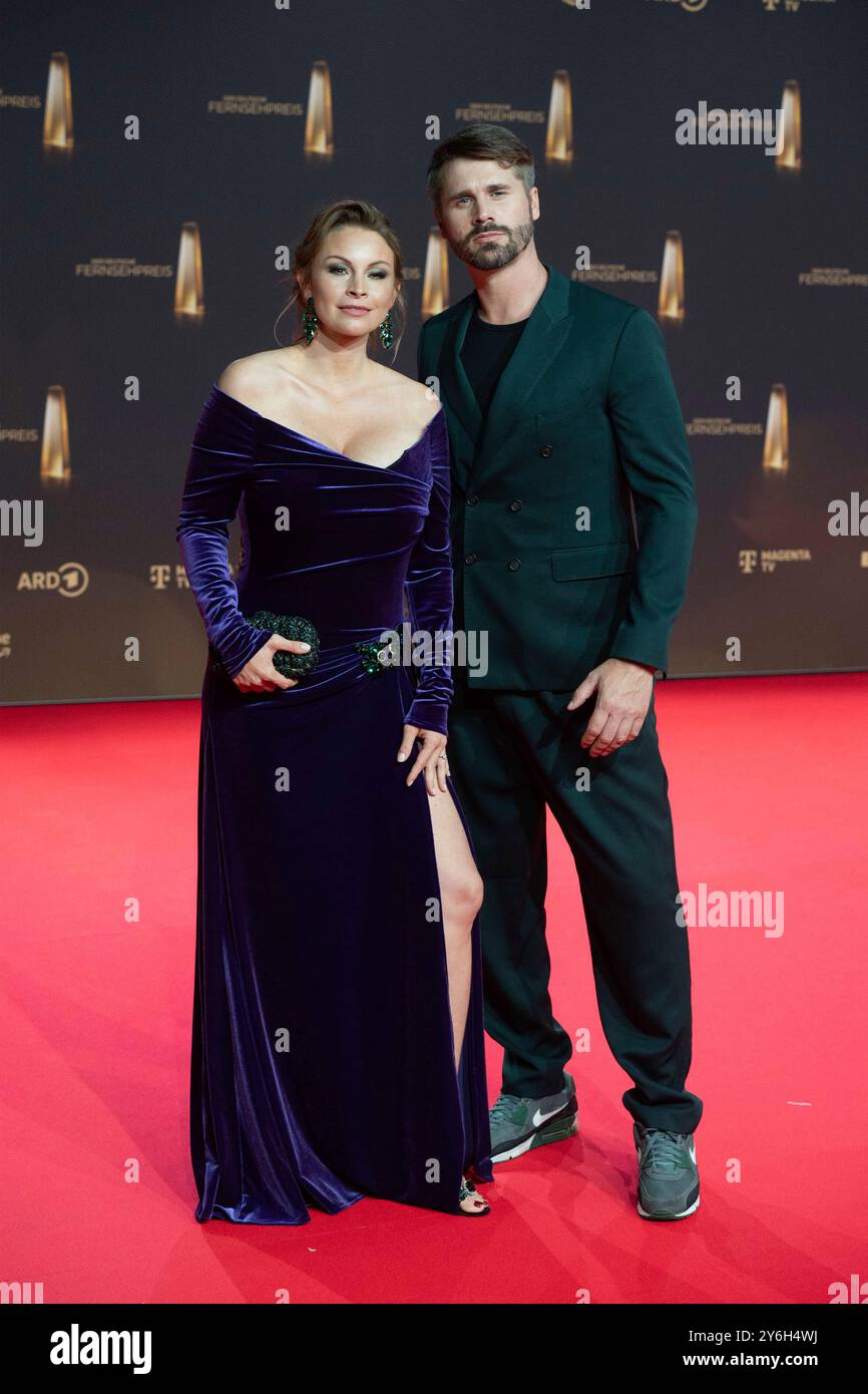 Thore SCHOELERMANN, Scholermann, actor, Jana-Julie KILKA, actress, red ...