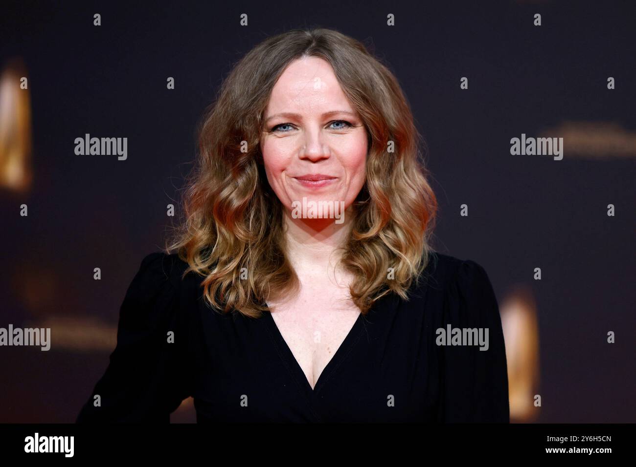 Komikerin Sarah Bosetti auf dem Red Carpet beim Deutschen Fernsehpreis ...