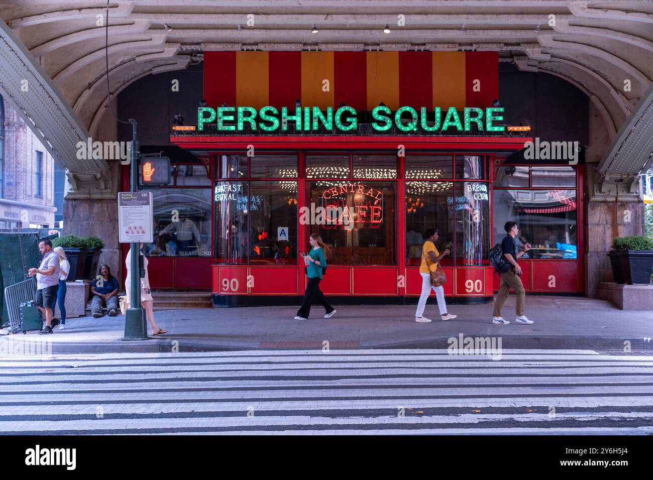 Entrance onto 42nd Street at Pershing Square from Grand Central ...