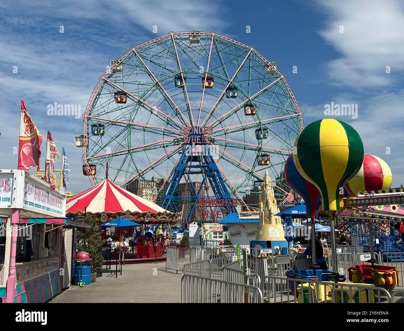 Looking into the amusement park with the famous Wonder Wheel ferris ...