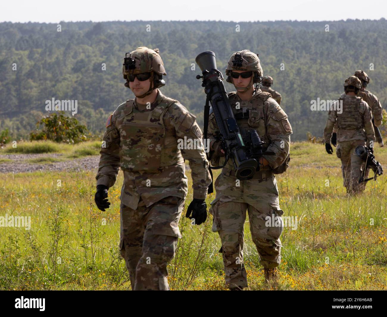 U.S. Army Paratroopers from the 2nd Battalion, 325th Airborne Infantry ...