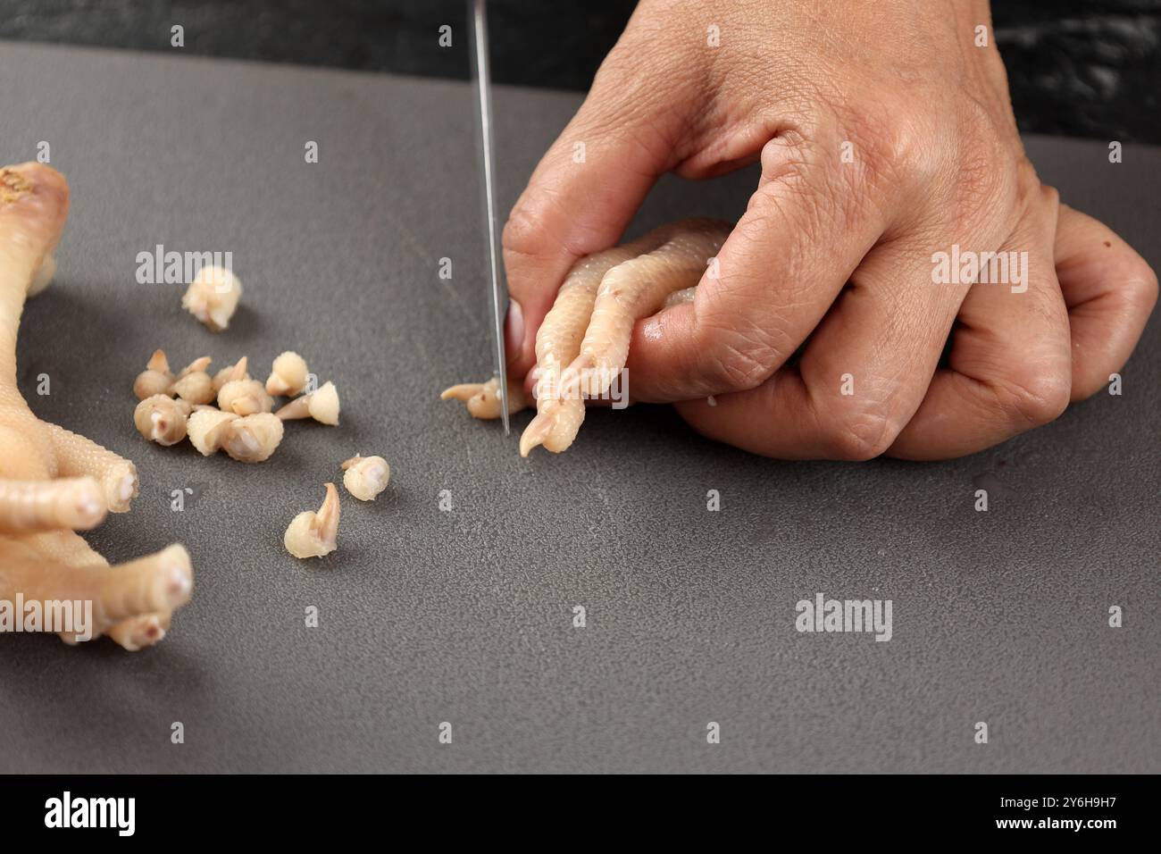 Memotong ceker ayam hi-res stock photography and images - Alamy