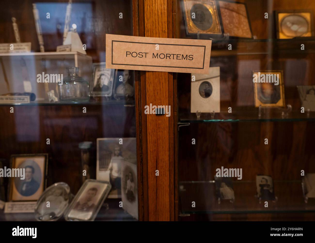 Pittsburgh, Pennsylvania, U.S.A. 25th Sep, 2024. Photo Antiquities, a ...