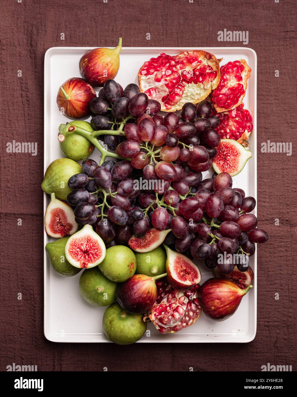 Grapes on plate modern hi-res stock photography and images - Alamy