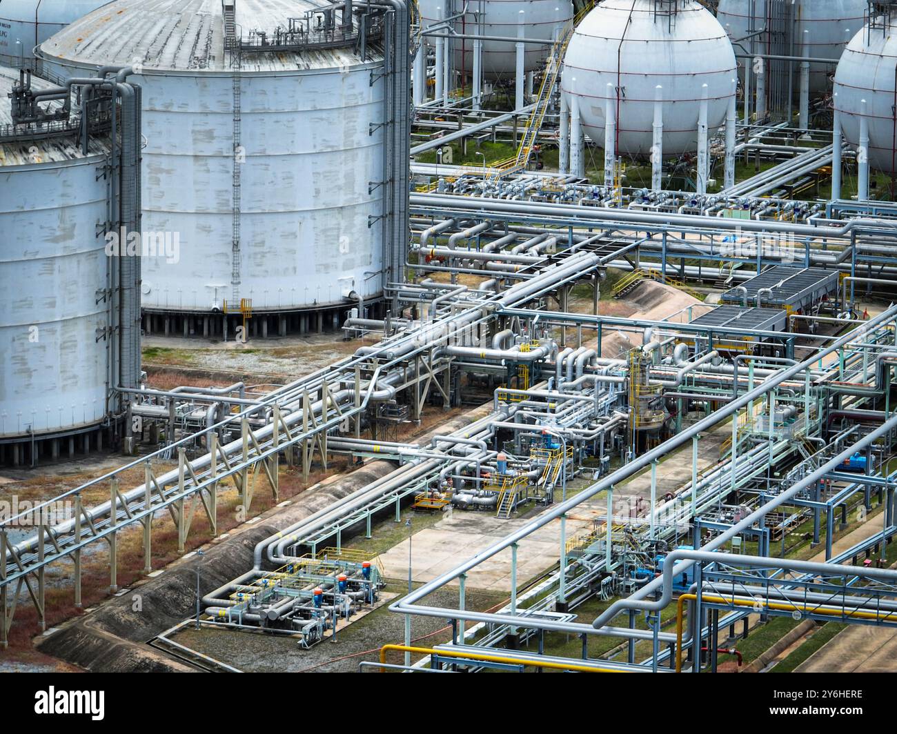 Industrial oil refinery and petrochemical plant with extensive steel ...