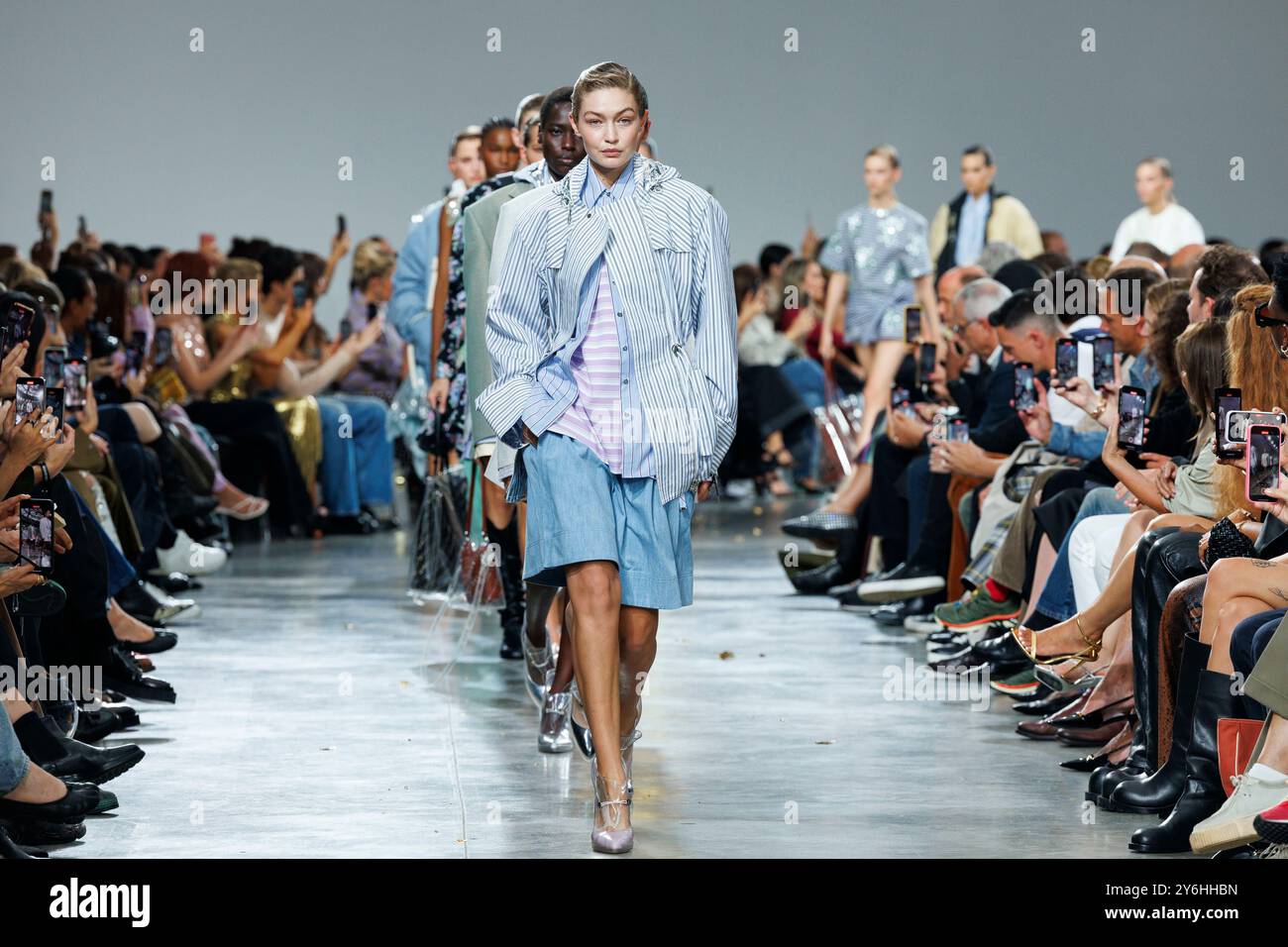 Paris, Frankreich. 25th Sep, 2024. Gigi Hadid at RABANNE Spring/Summer ...