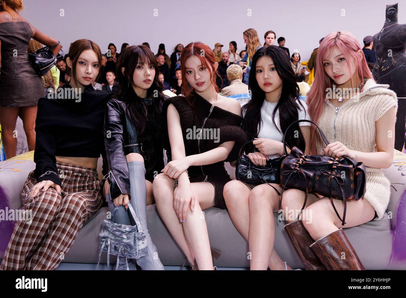 Paris, Frankreich. 25th Sep, 2024. Yunah, Moka, Minju, Wonhee and Iroha from I'LL-IT band attend ...