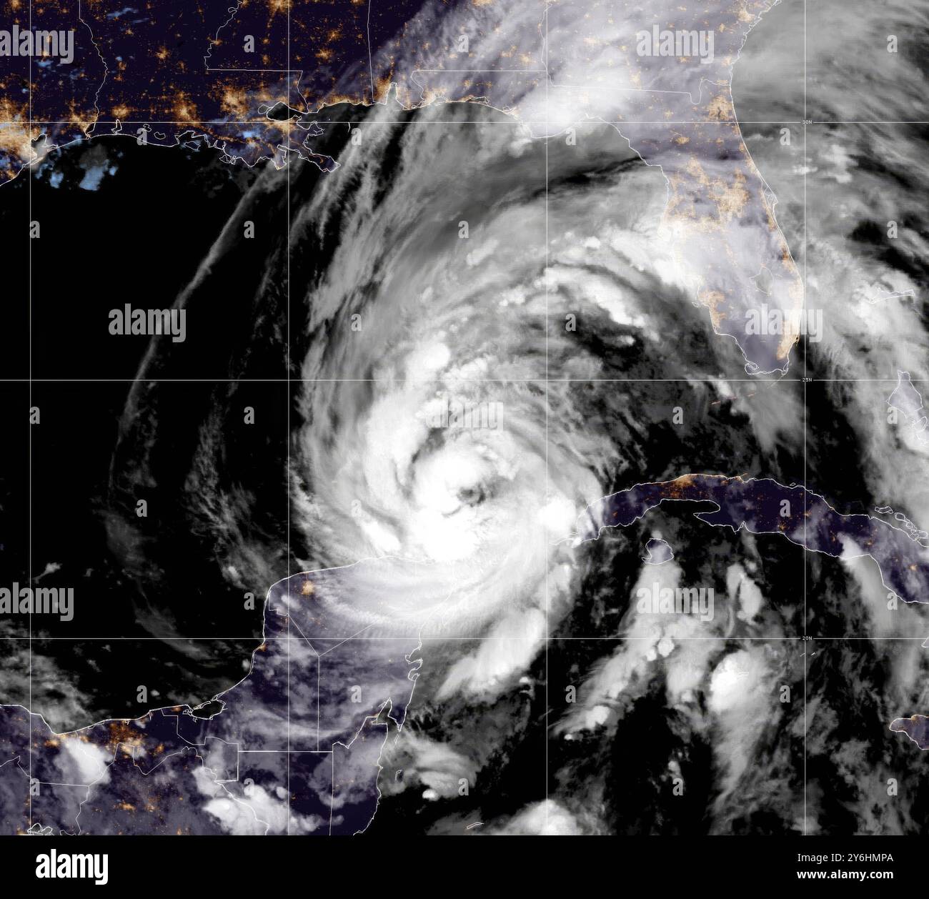 Daylight become night hi-res stock photography and images - Alamy