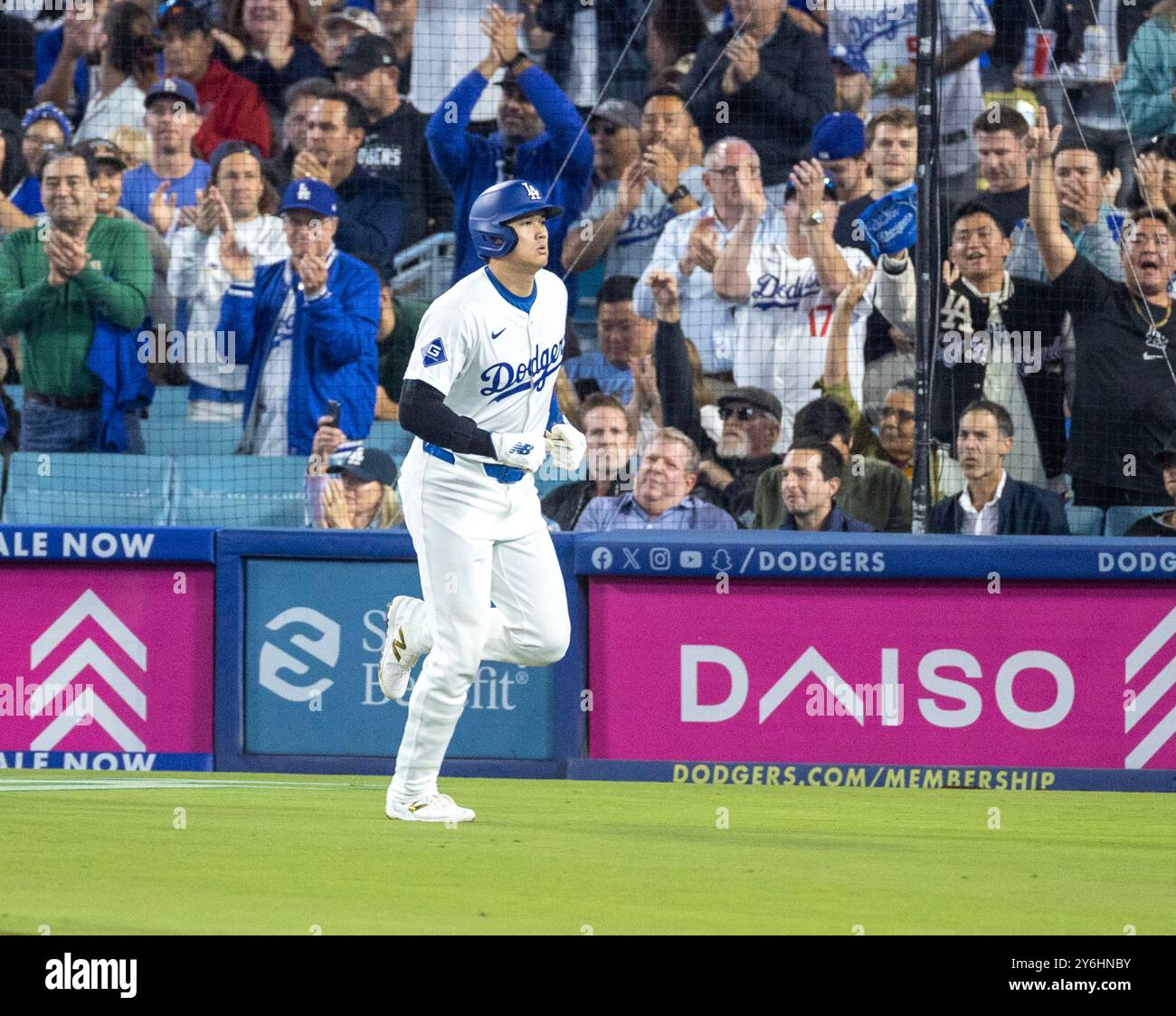Los Angeles, California, USA. 25th Sep, 2024. Los Angeles Dodgers #17 ...
