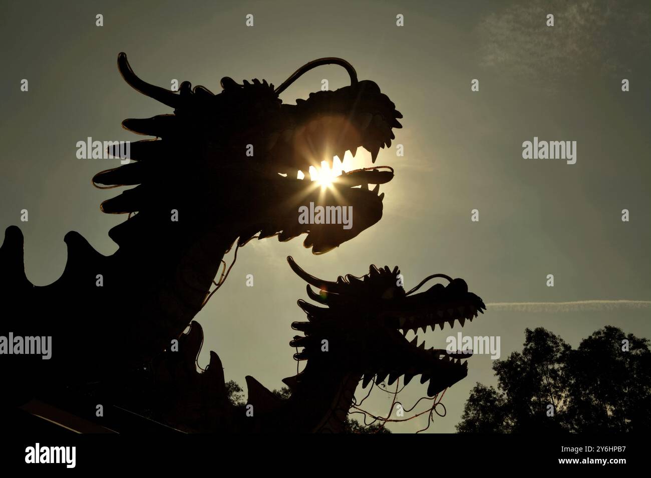 Silhouette of twin dragons at Pulo Kemaro (Kemaro island) temple ...
