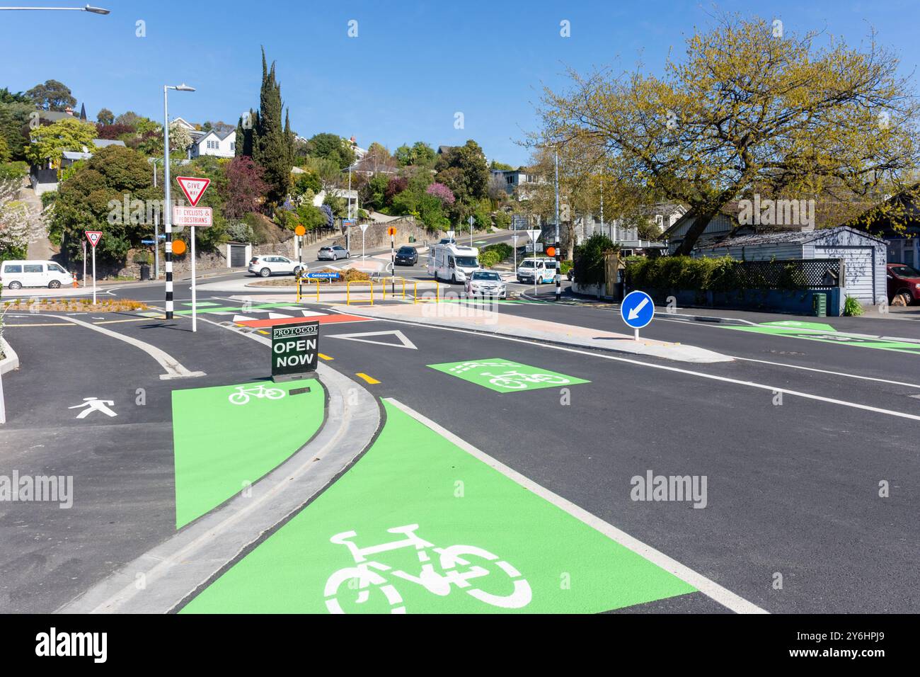 New traffic,cycle and pedestrian roundabout, Colombo Street, Cashmere ...