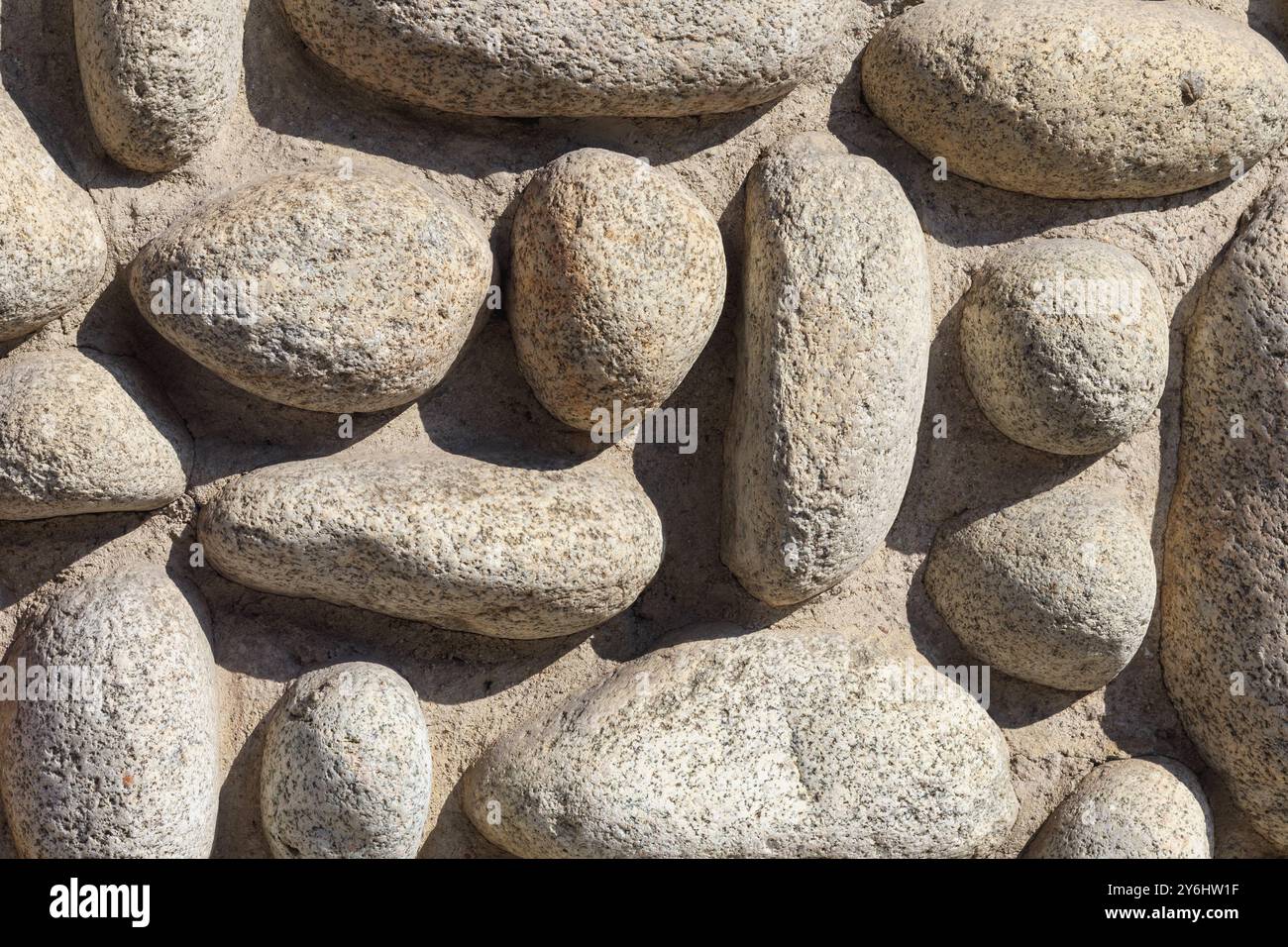 a wall of round stones of various sizes Stock Photo - Alamy