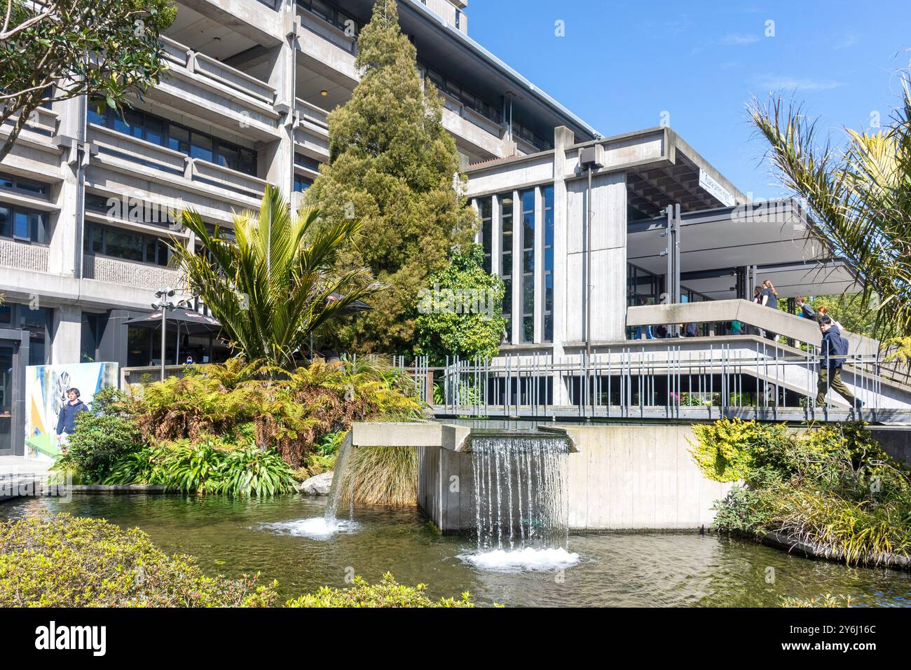 Building central university library hi-res stock photography and images ...