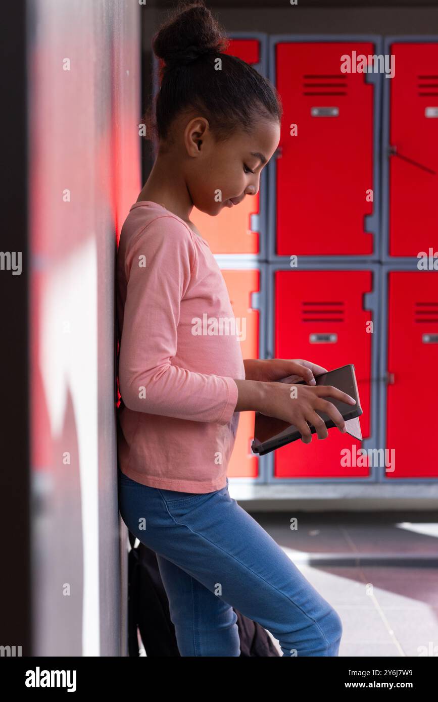 Girl leaning against lockers hi-res stock photography and images - Alamy