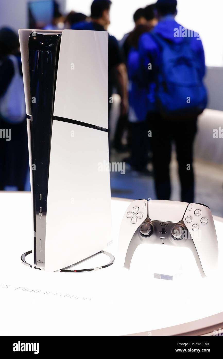 Ps5 console digital edition hi-res stock photography and images - Alamy