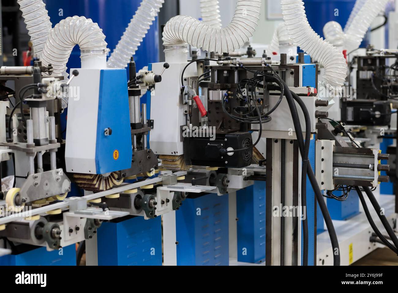 Automatic brush sanding machine for polishing wood at a furniture ...