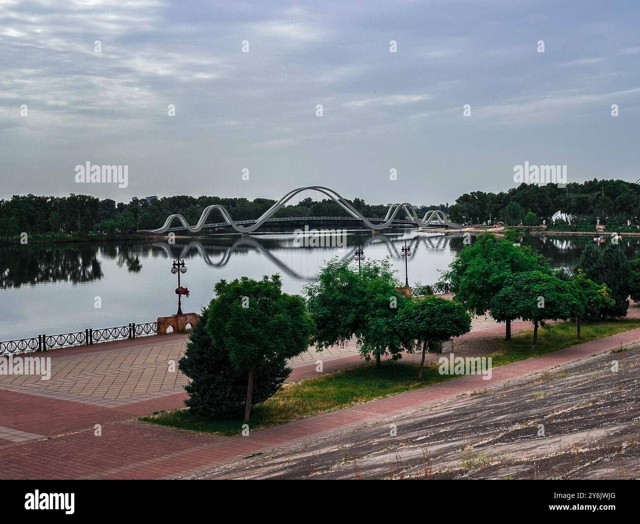 The Wave of Azov pedestrian bridge in Kyiv park Natalka Stock Photo - Alamy