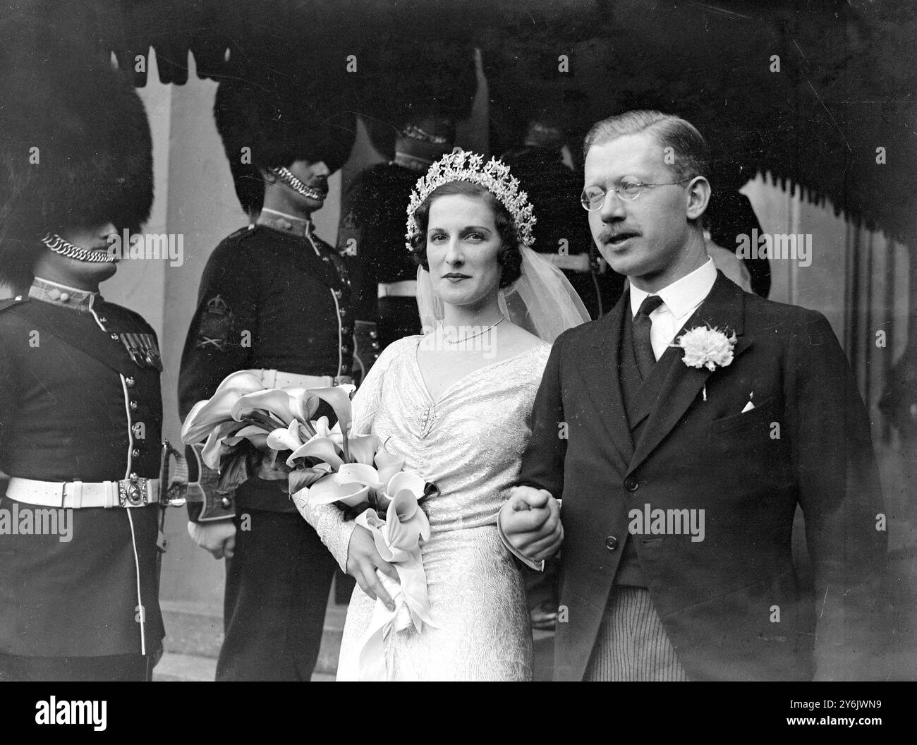Wedding of Mr Gerald E Potter , Grenadier Guards , and Miss Virginia ...