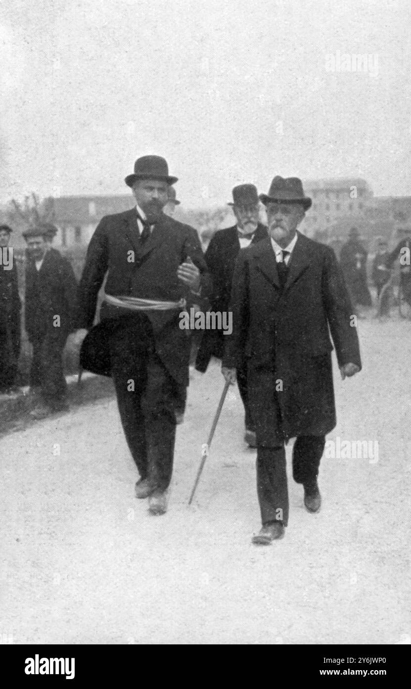 Chief of the Bonnot gang , Jules Bonnot ,run to earth in a garage at ...