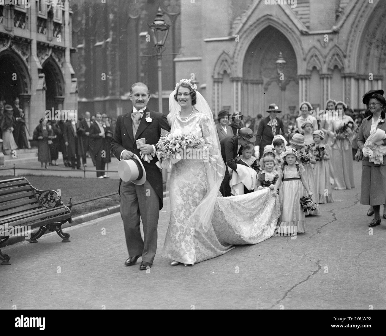 Wedding of Mr Christopher Hussey and Miss Elizabeth Kerr - Smiley at St ...
