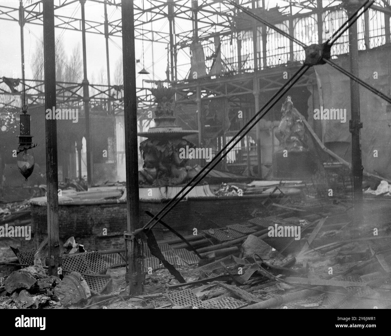 Destruction of the Crystal Palace by fire . England , 1 December 1936 ...