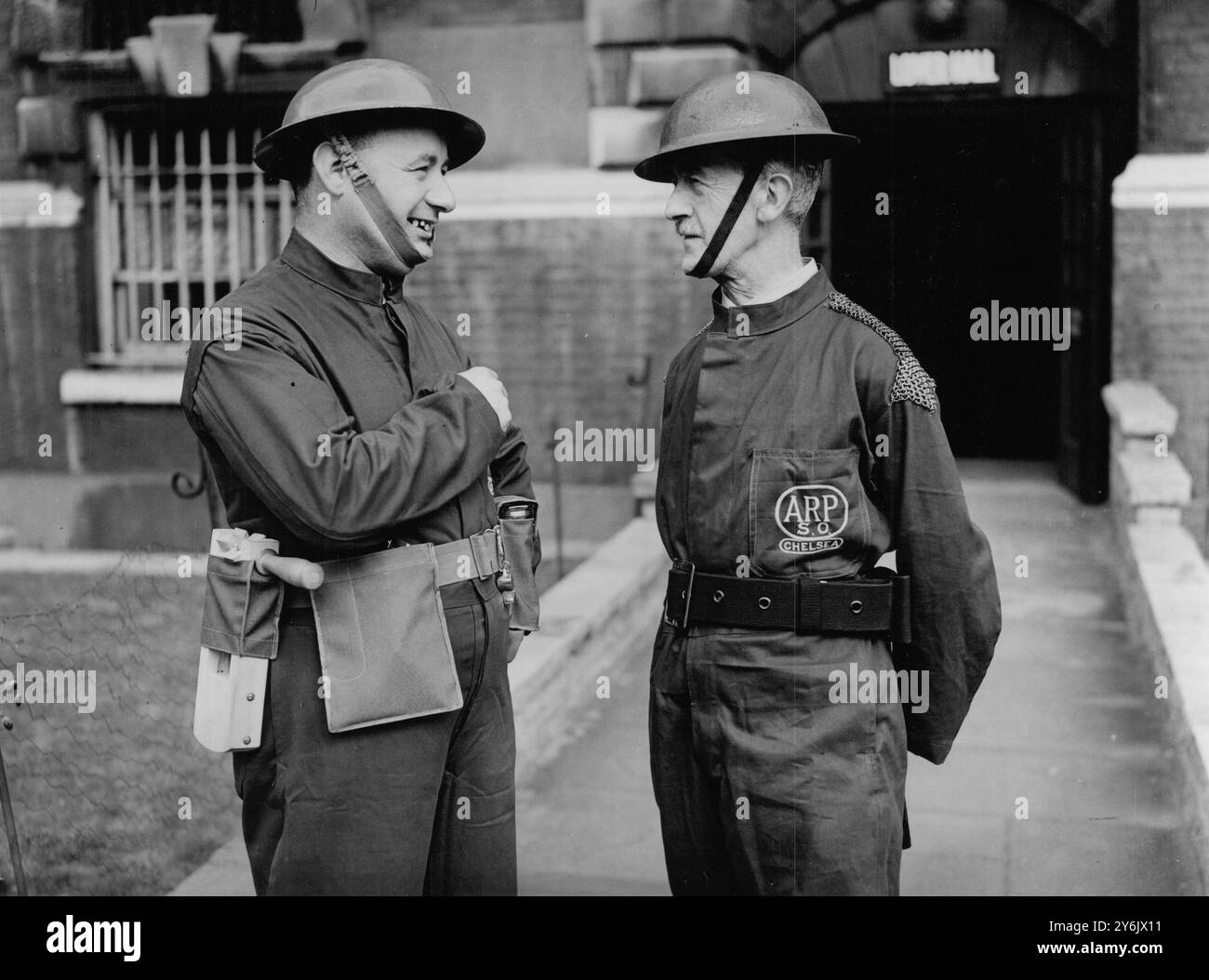 From left right volunteers Black and White Stock Photos & Images - Alamy