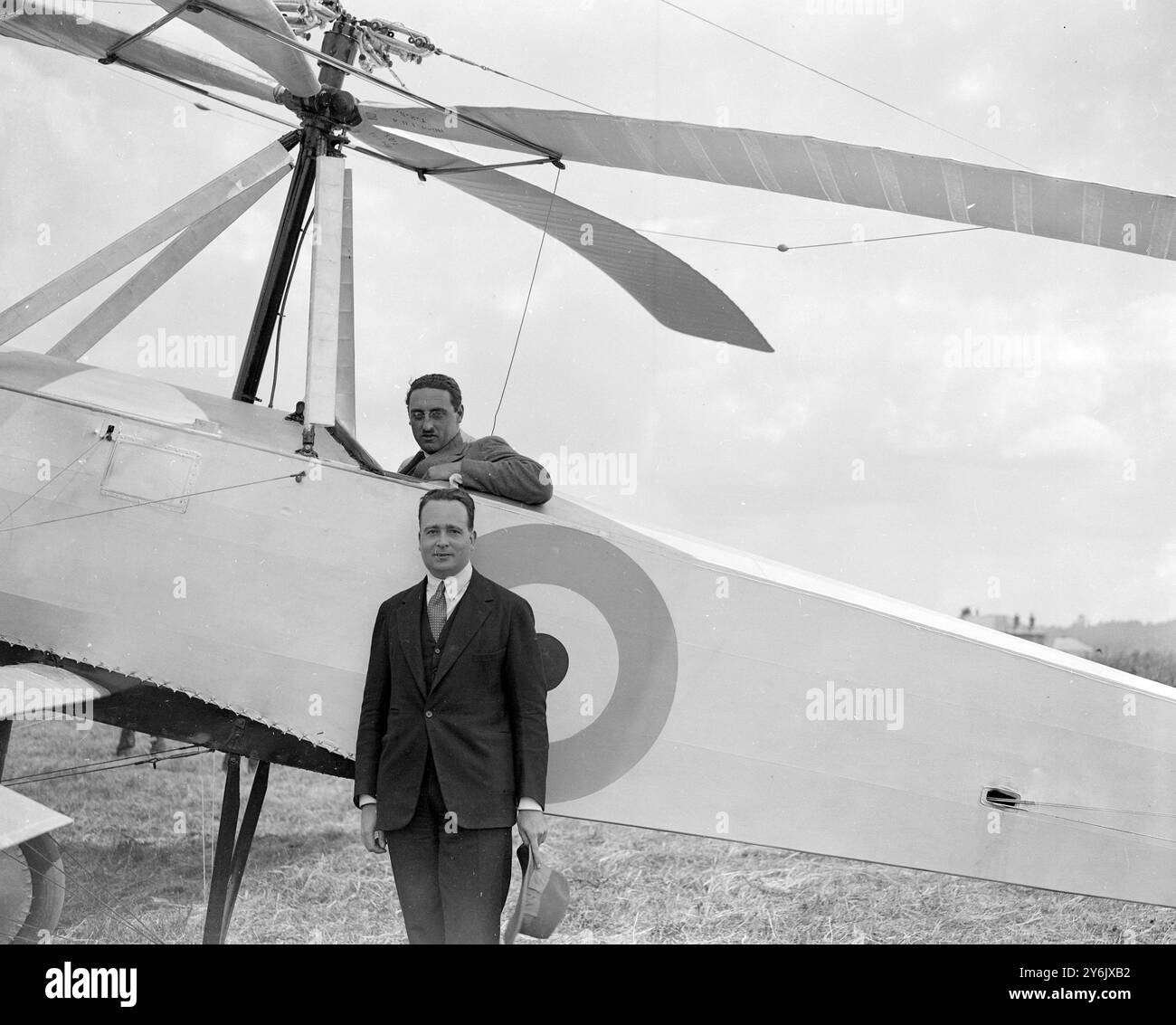 Demonstration of the Cierva Autogiro Plane at Hamble Airfield ...