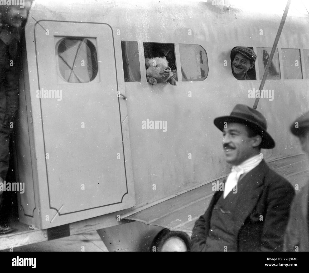 Farmer 1920s hi-res stock photography and images - Alamy