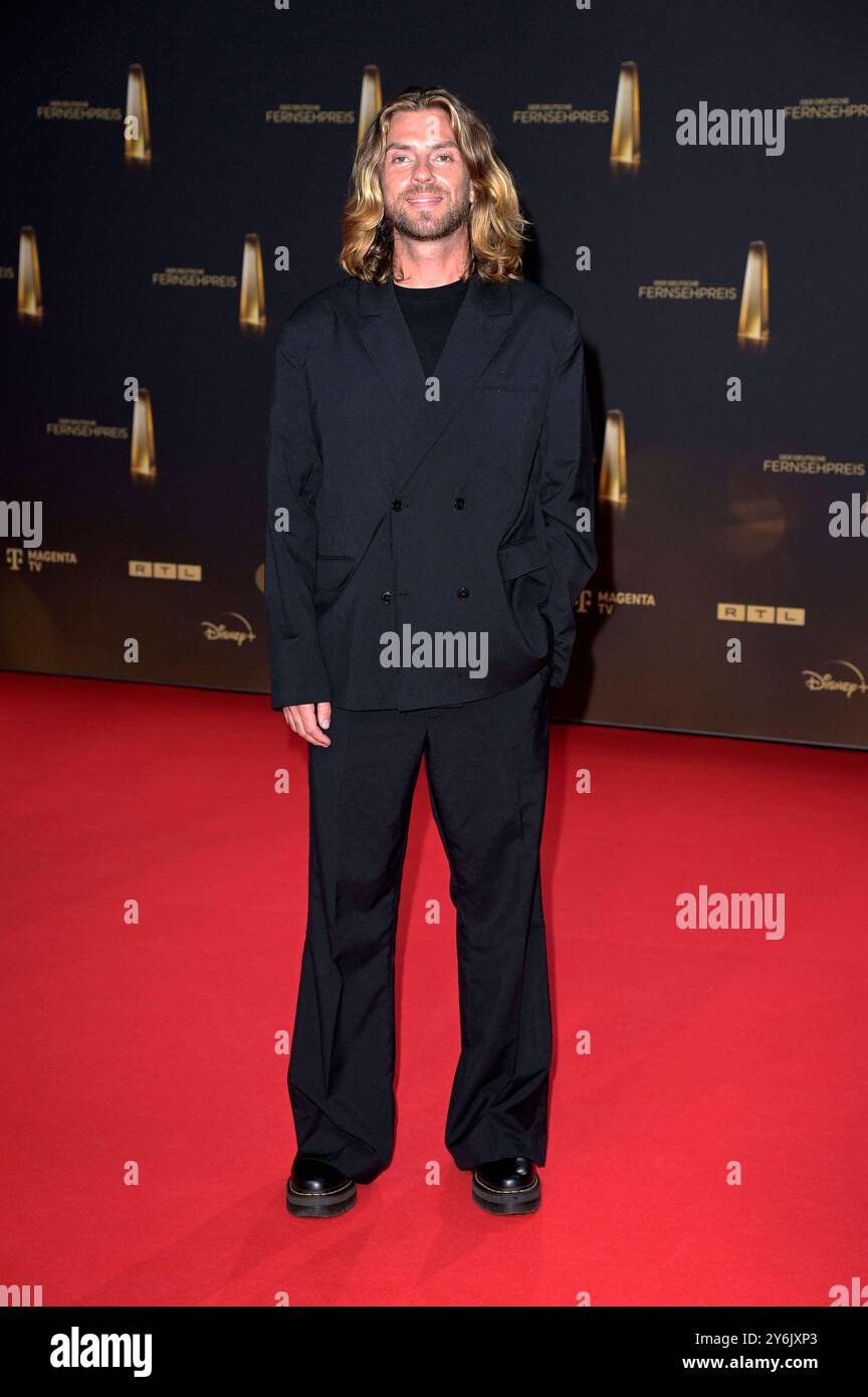 Liam Mour bei der Verleihung des Deutschen Fernsehpreises 2024 in den ...