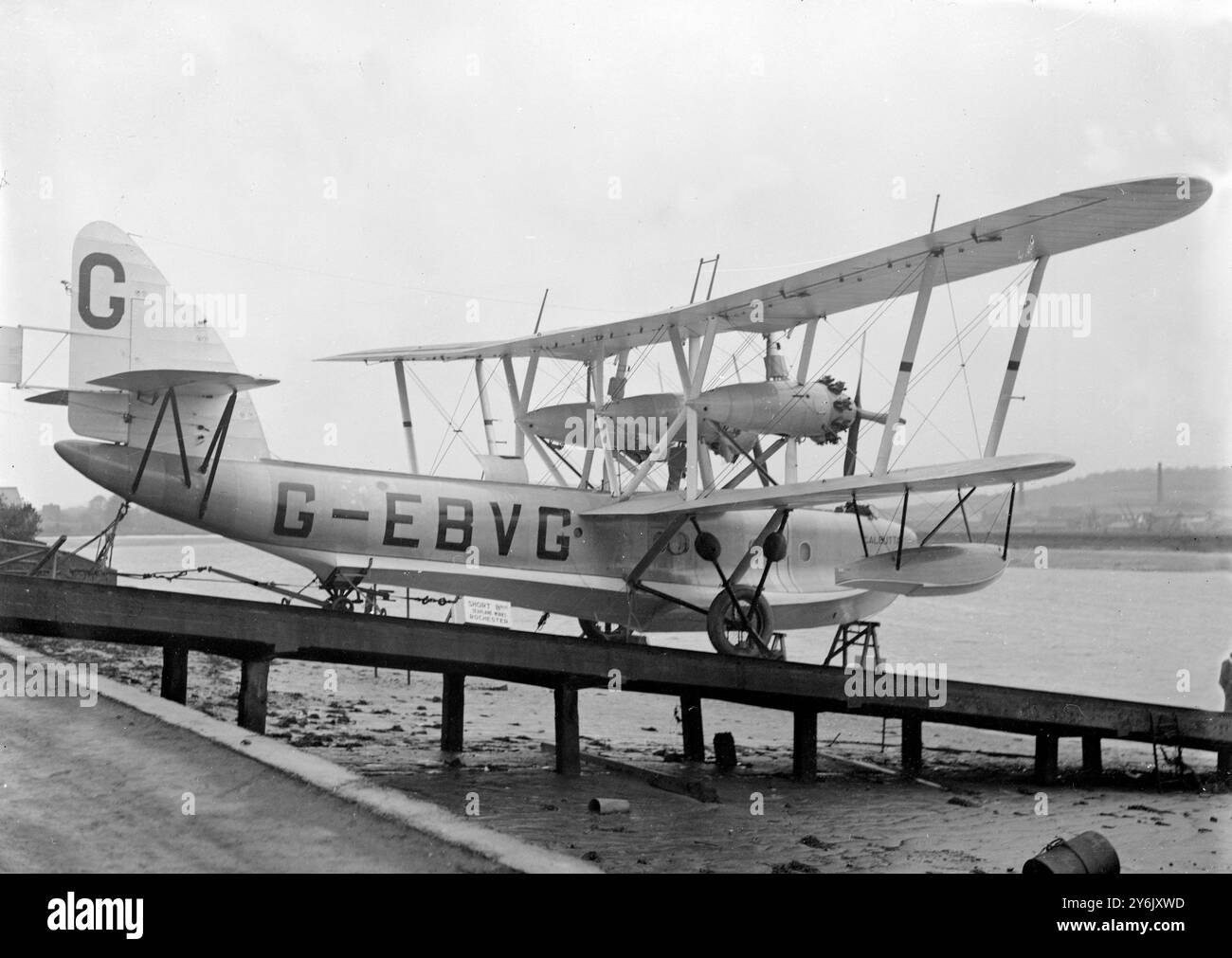 The Short " Calcutta " flying boat or S8 . The first British stressed ...