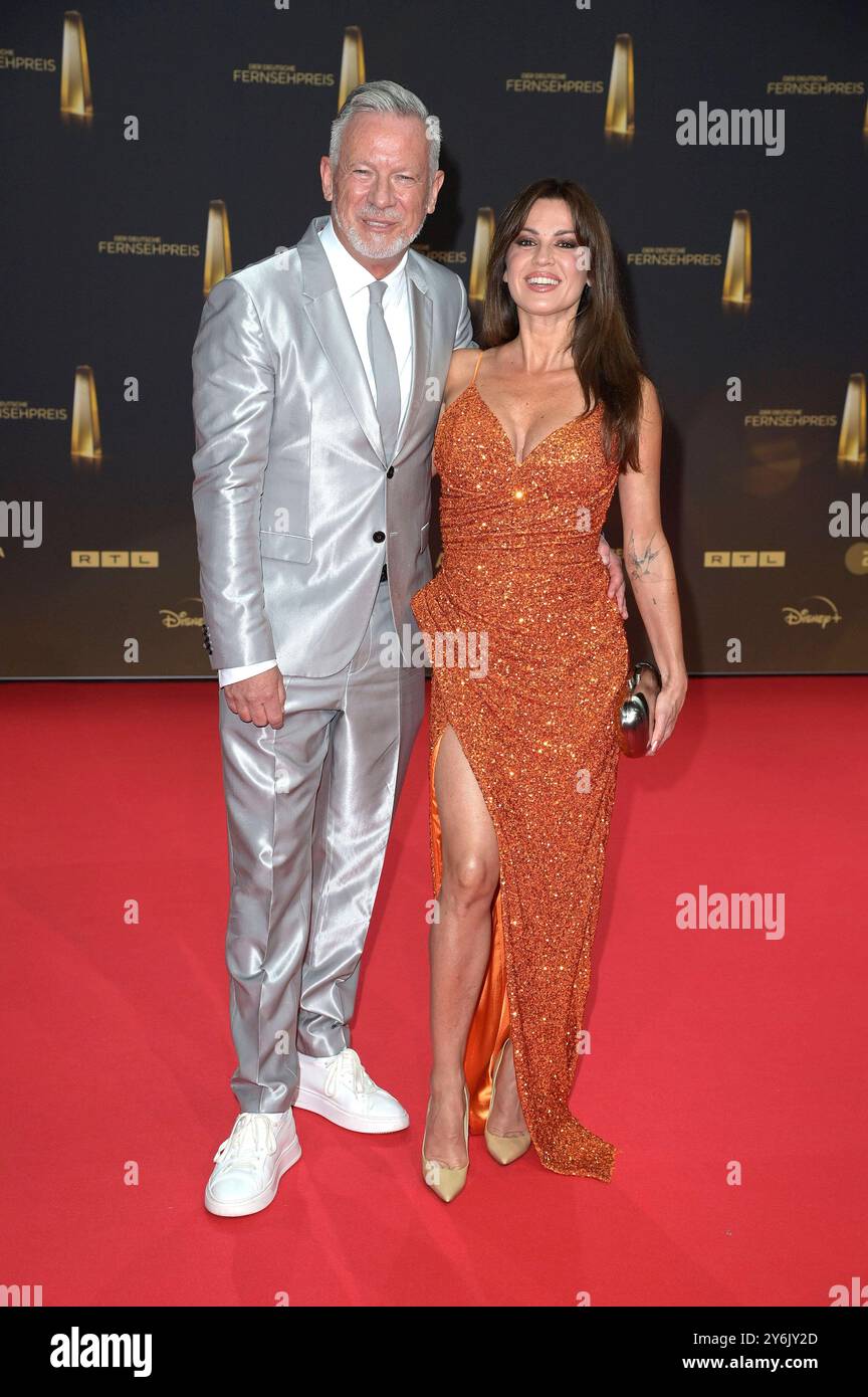 Natalia Avelon mit Freund Otto Steiner bei der Verleihung des Deutschen ...