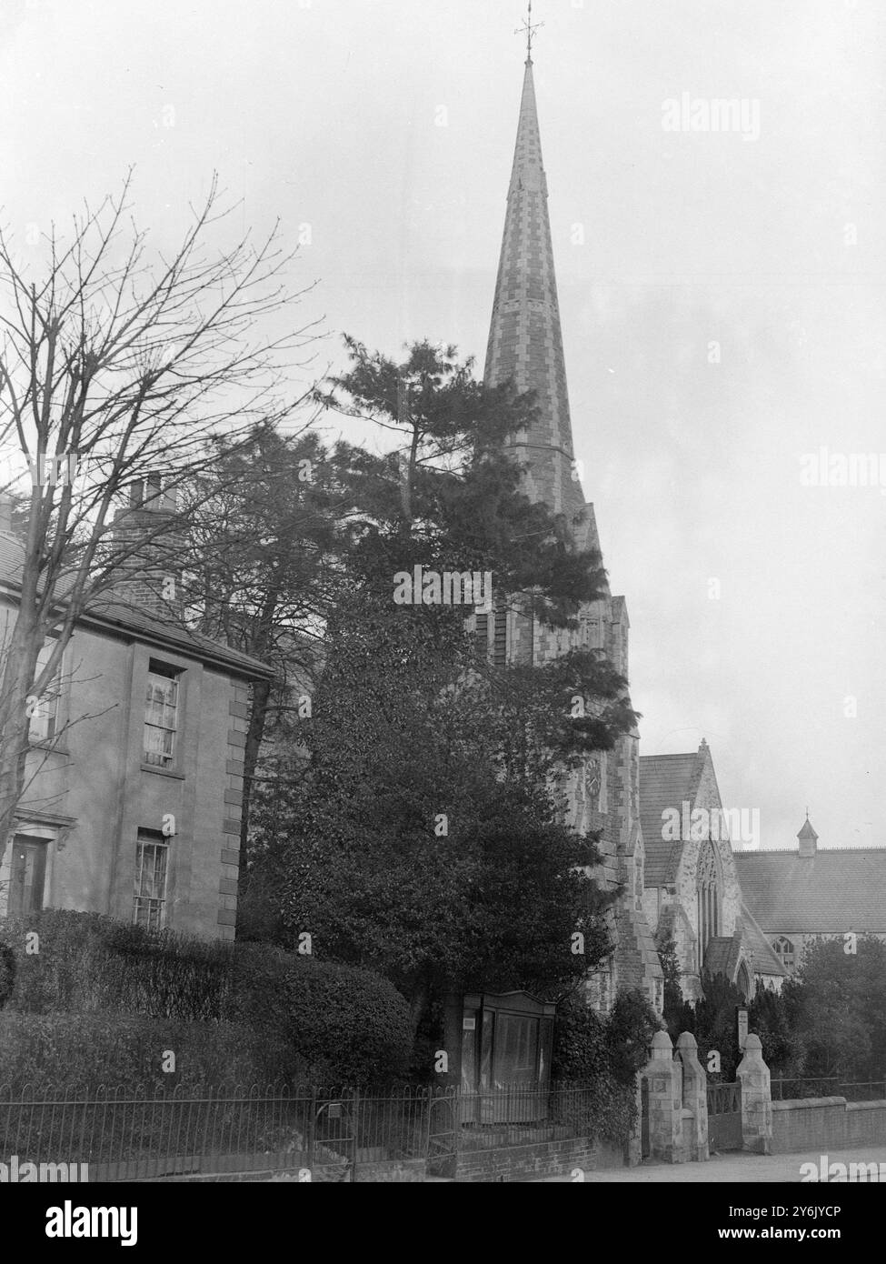 Redhill , Surrey , England St Matthews Church . 1930s Stock Photo - Alamy