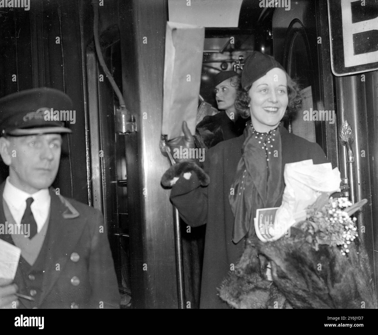 Pat O ' Malley , The Crooner , and his fiancee , Miss Madge Mullen , of ...