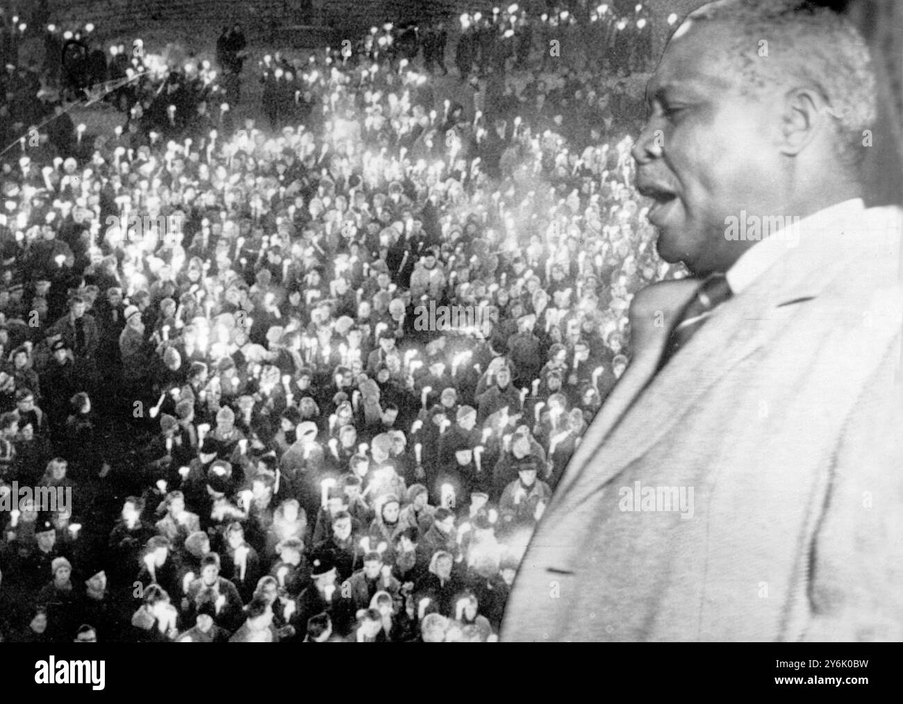 Oslo ; Former Zulu Chieftan Albert John Luthuli looks out over a crowd ...