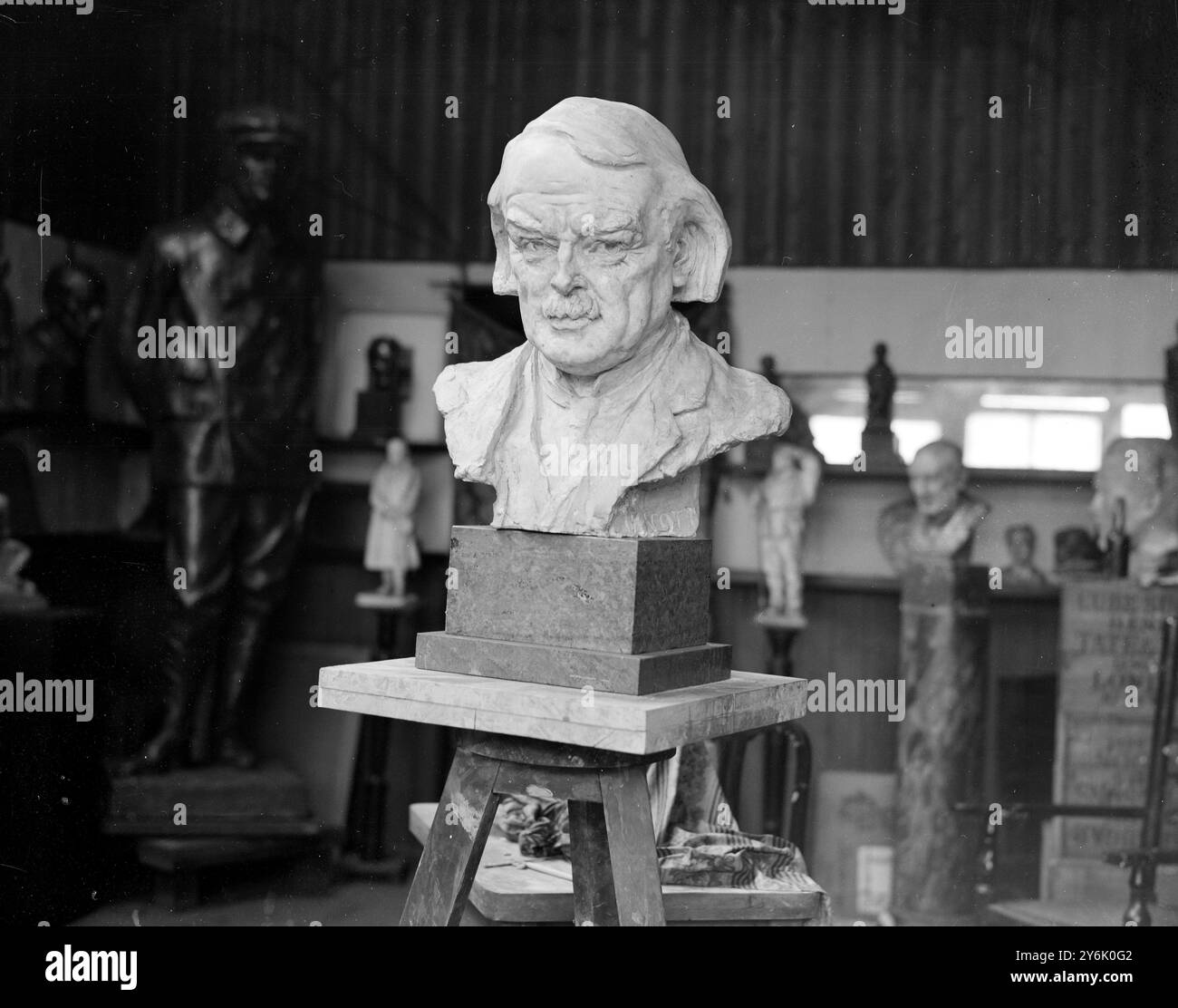 Mrs Hilton Young 's ( Lady Scott , widow of Captain Scott the antarctic ...