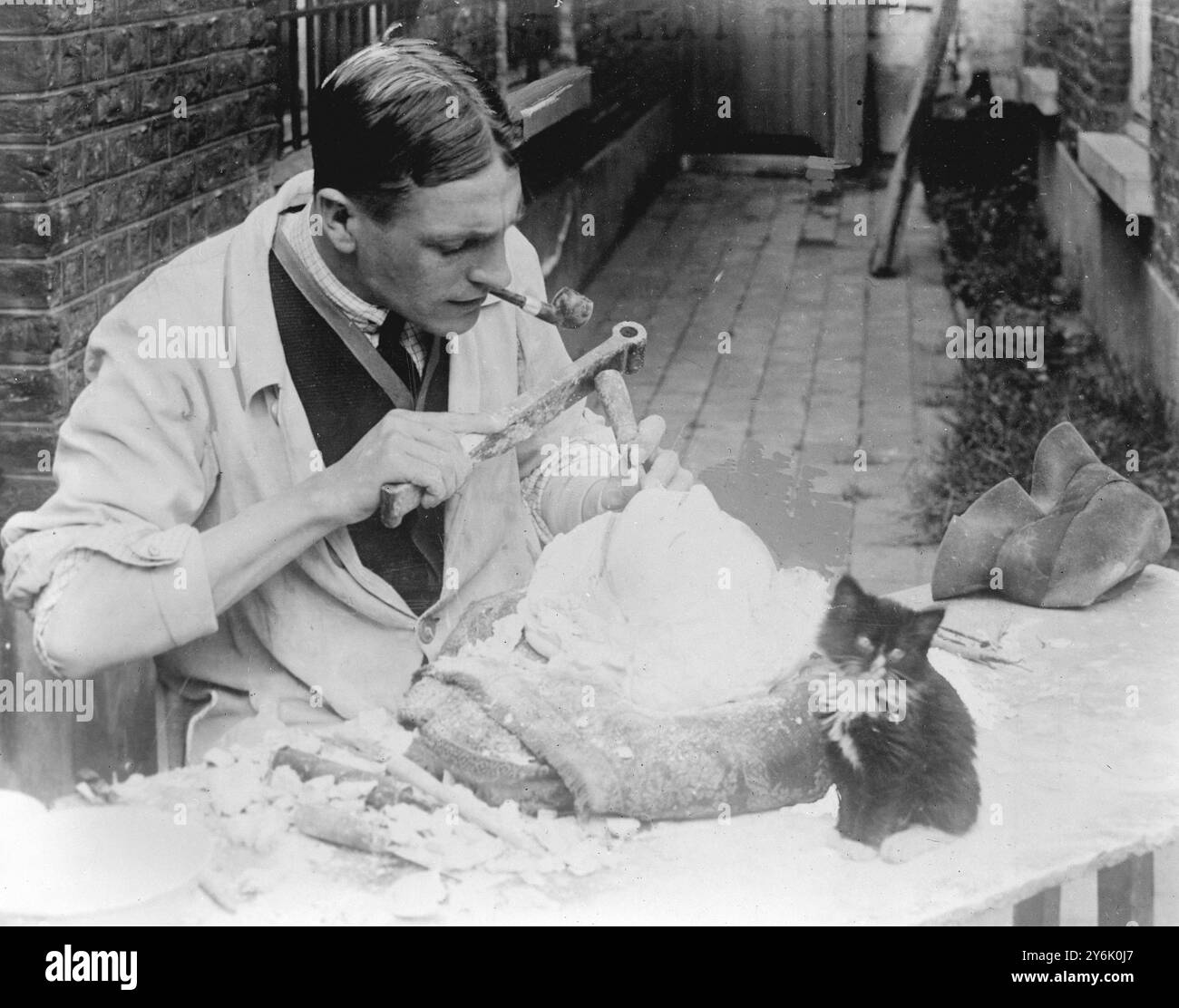 Plaster casts from the living model . Mlle Verbist , premiere danseuse ...