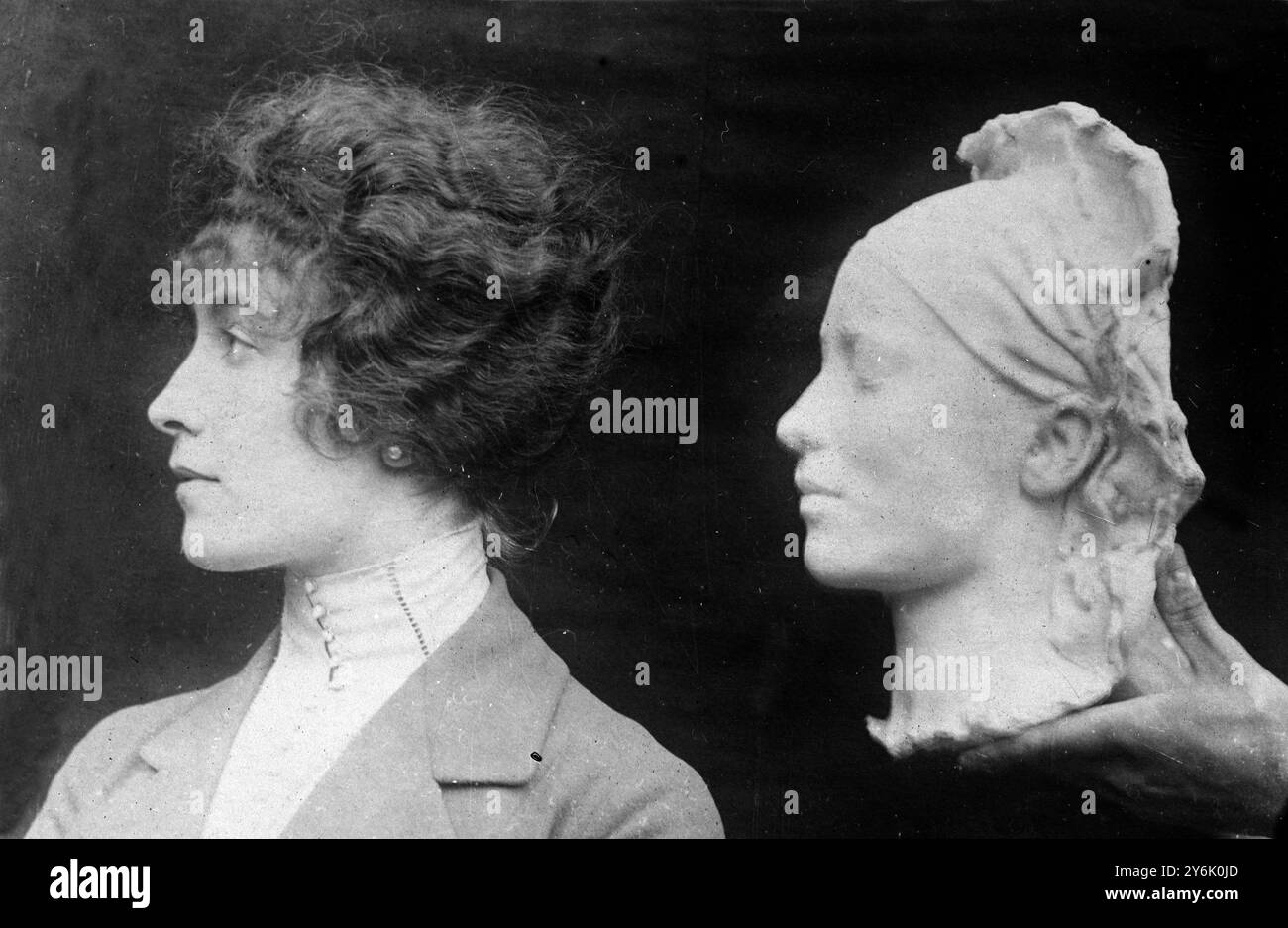 Plaster cast model Black and White Stock Photos & Images - Alamy