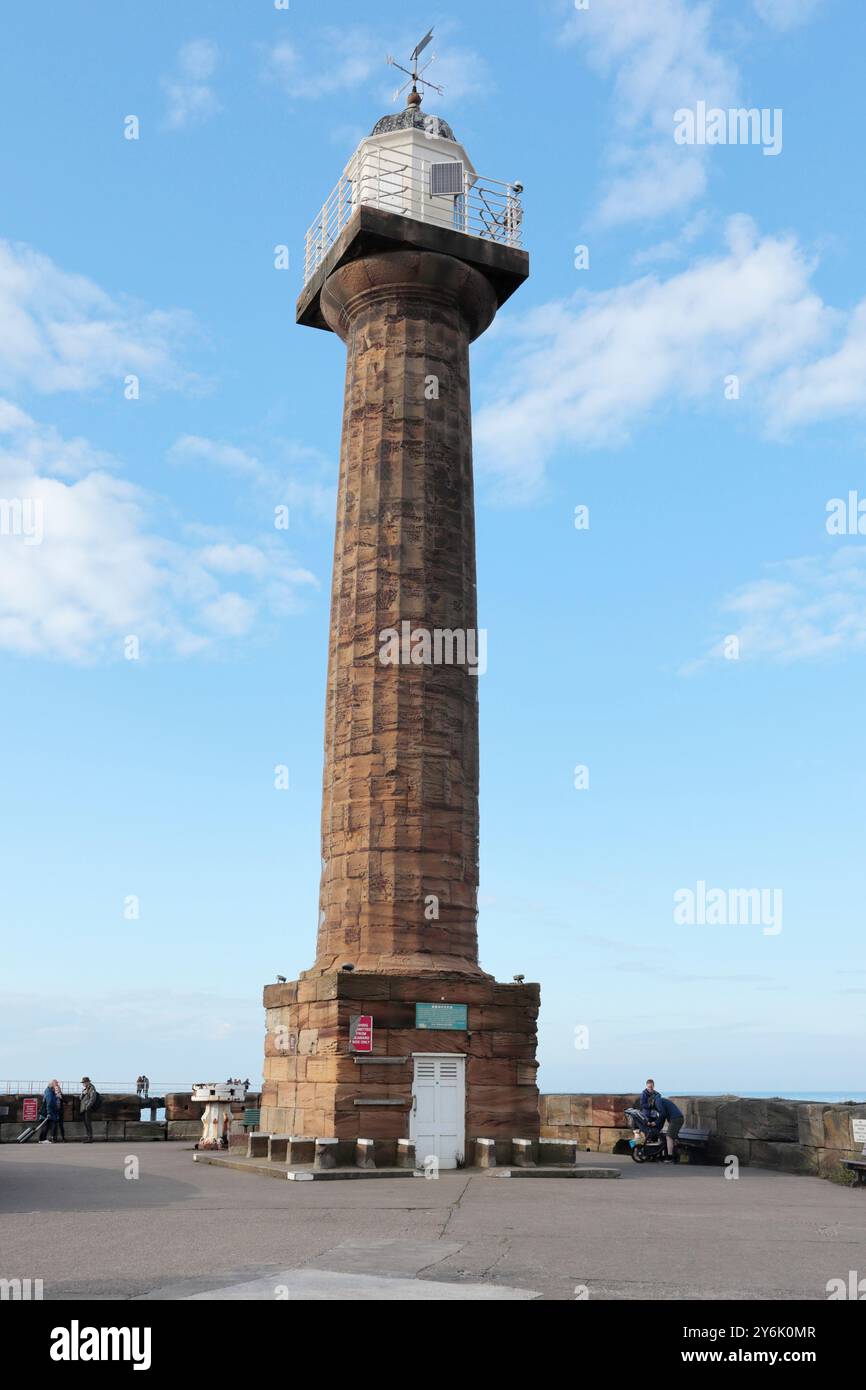 Whitby Harbour West Pier Lighthouse Stock Photo - Alamy