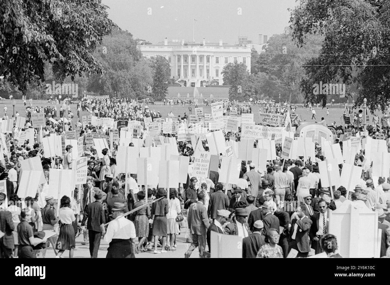 28 August 1963 Marchers with placards Over 200.000 civil rights ...