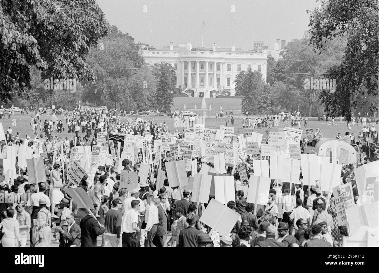 28 August 1963 Marchers with placards Over 200.000 civil rights ...
