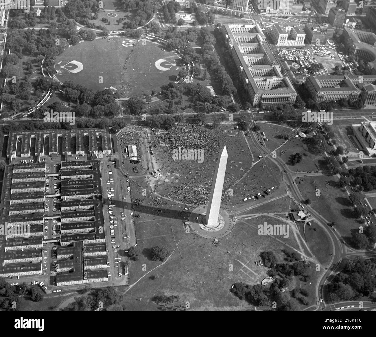 28 August 1963 Over 200.000 civil rights demonstrators marched into the ...