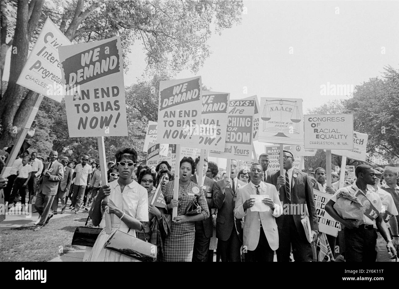 28 August 1963 Marchers with placards Over 200.000 civil rights ...