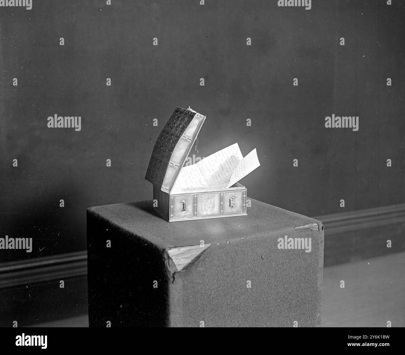 Sixteenth century letters hi-res stock photography and images - Alamy