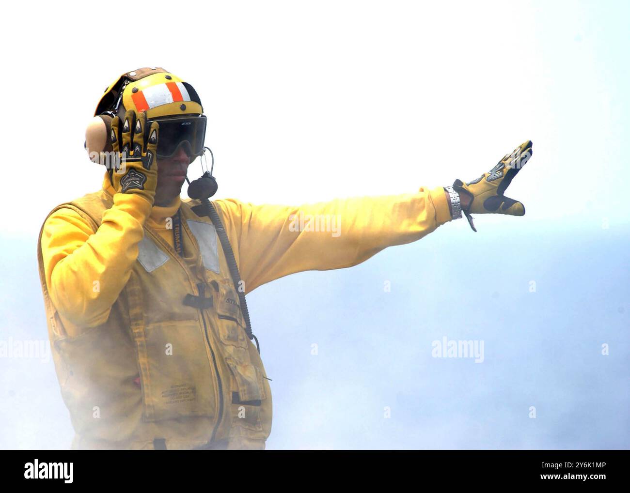Aircraft director signals pilot hi-res stock photography and images - Alamy