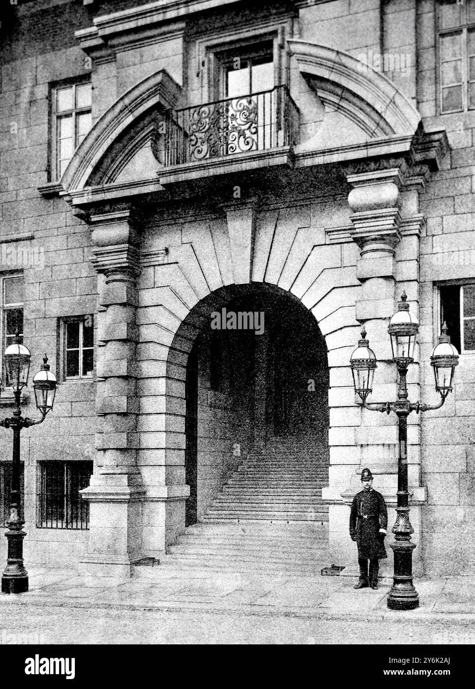 London . Constable is pictured on duty outside New Scotland Yard Police ...