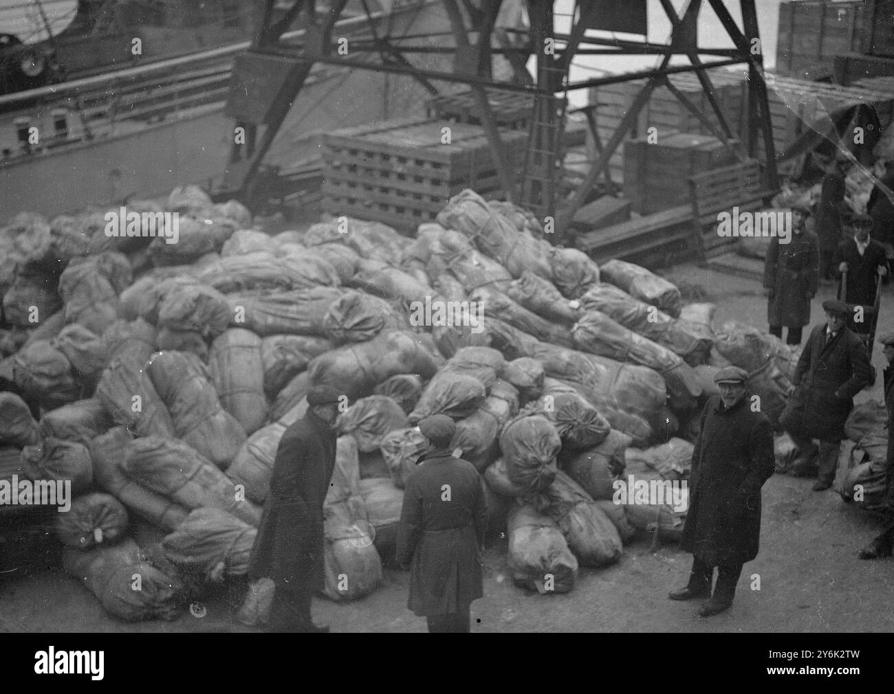 Tons of dutiable goods unloaded at London Docks . Unloading dutiable ...