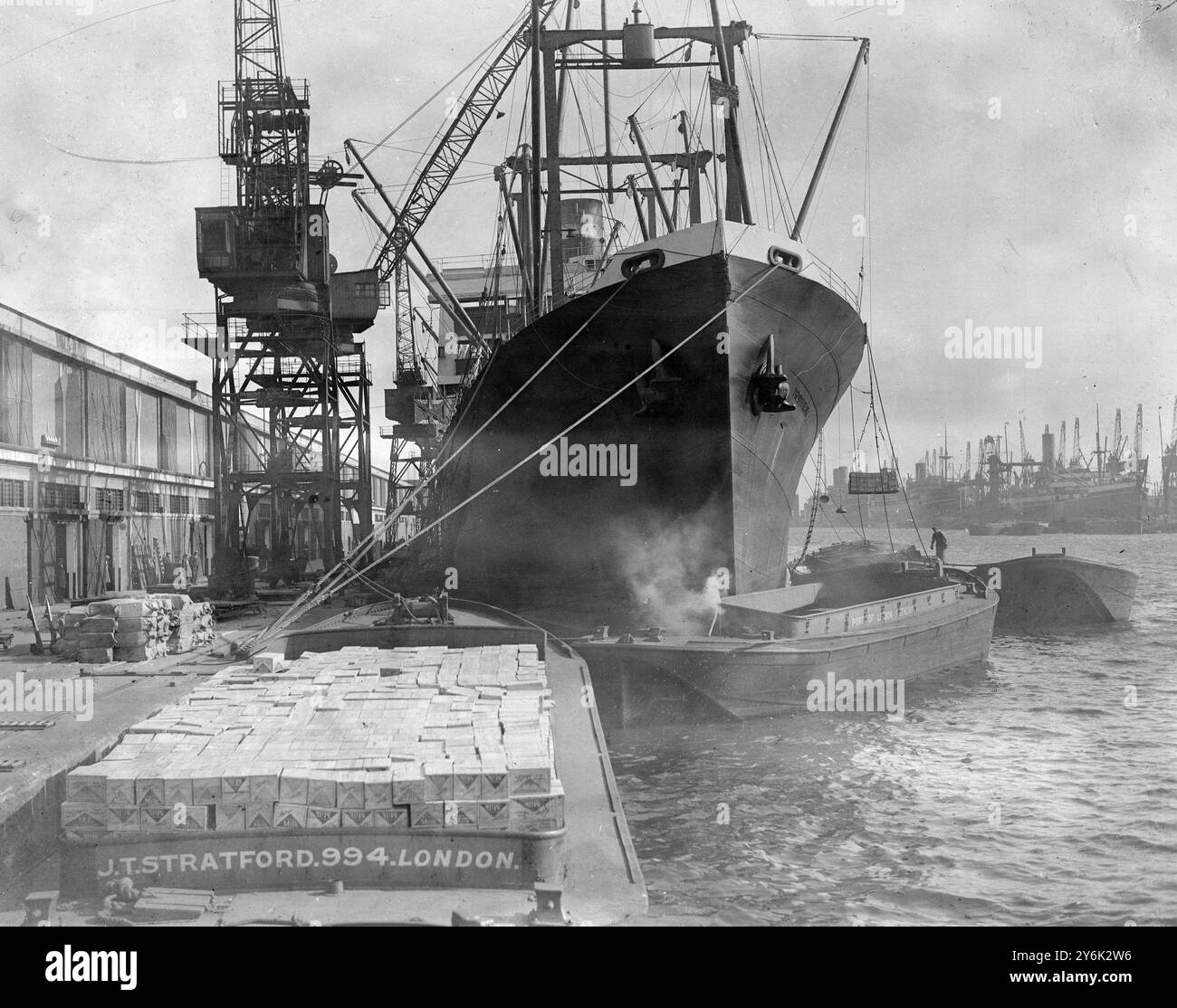 Sunday unloaded at London Docks . Unloading the President Harding the ...